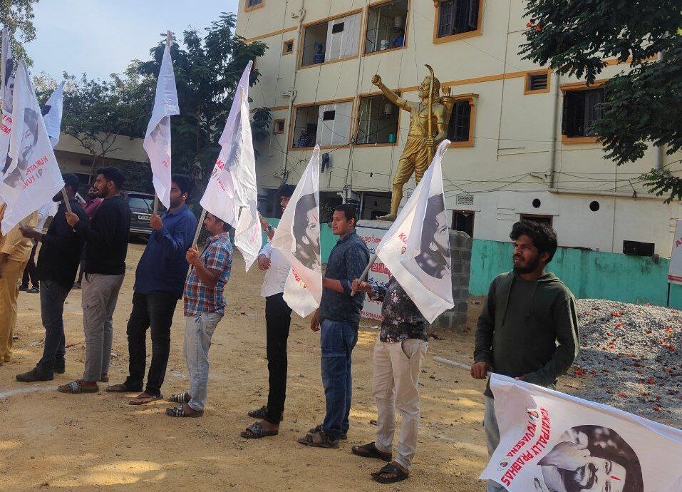 Pic talk: Prabhas fans hungama at Unstoppable shooting - Andhrawatch.com