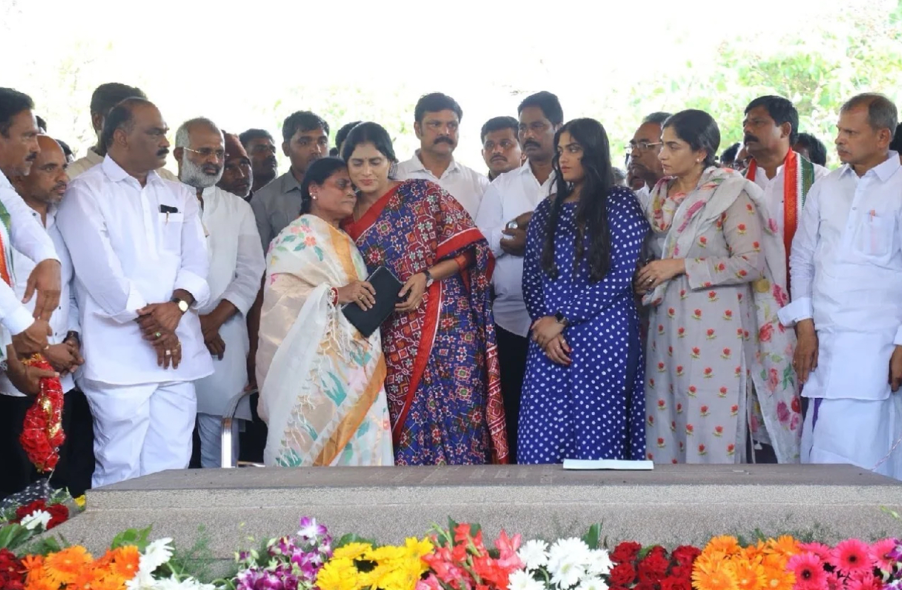 Jagan shielding killers of uncle Vivekananda Reddy: Sharmila ...