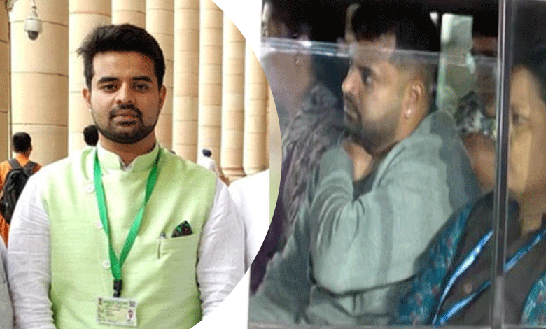 JDS MP Prajwal Revanna Arrested At Bengaluru Airport - Andhrawatch.com