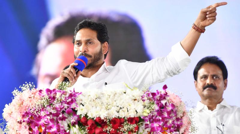ప్రత్యేకహోదా పాట.. జగన్ చేసే అతిపెద్ద వంచన! | Andhrawatch.com
