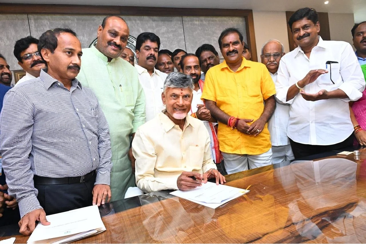 Chandrababu Naidu takes charge as Andhra Pradesh CM, signs five files | Andhrawatch.com
